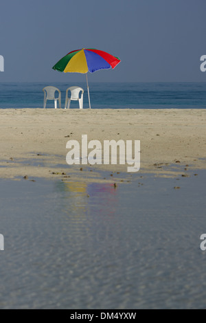 Beach umbrella, Jarada Island, Kingdom of Bahrain Stock Photo - Alamy