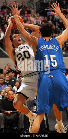 Dec 14, 2004; San Antonio, TX, USA; San Antonio Spurs TIM DUNCAN bats ...