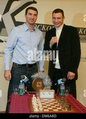 Dec 24, 2004 - Moscow, Russia - Ukrainian boxers, brothers VITALY ...