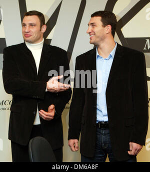 Dec 24, 2004 - Moscow, Russia - Ukrainian boxers, brothers VITALY ...