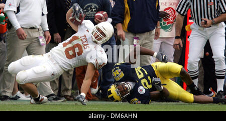 Jan 01, 2005; Pasadena, CA, USA; Texas Longhorn Kicker Dusty Mangum #14 ...