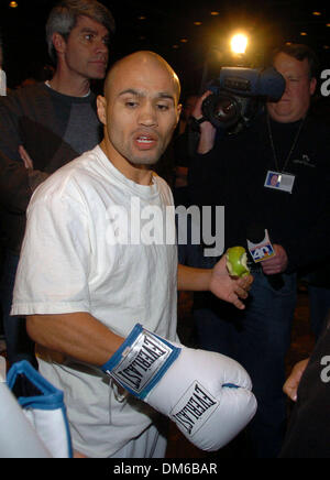 Jan 26, 2005; San Antonio, TX, USA; Boxers JESSE JAMES LEIJA (left) and ...