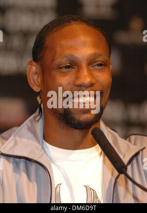 Sep 22, 2005; Las Vegas, NV, USA; FILE PHOTO. LEAVANDER JOHNSON (35 ...