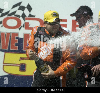 Jun 26, 2005; Somona, California, USA; A pile up on turn #11 late in ...