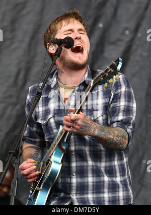 Brian Fallon of Gaslight Anthem Reading Festival 2012 - Performances ...