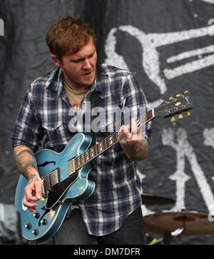 Brian Fallon of Gaslight Anthem Reading Festival 2012 - Performances ...