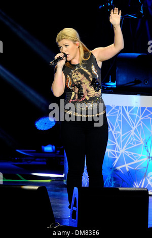 Kelly Clarkson performs at Molson Canadian Amphitheatre. Toronto ...