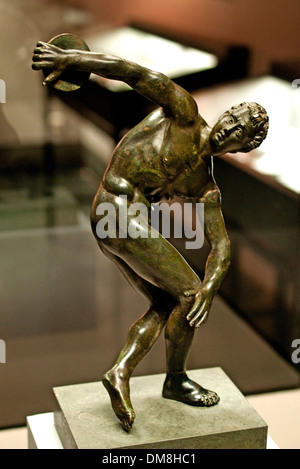 The Discus Thrower by Myron 450 BC copy of ancient Greek sculpture at ...