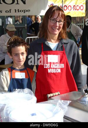 Laurie Metcalf and son Will Los Angeles premiere of 'Meet the Robinsons ...