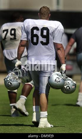 Oakland Raiders rookie offensive lineman Dustin Rykert blocks during ...