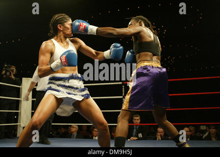 Nov 18, 2005; Edmonton, Alberta, CANADA; USA Boxer SHELLEY BURTON in a ...