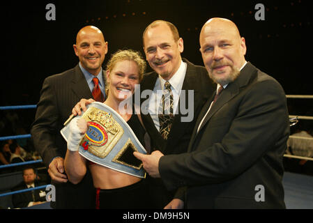 Nov 18, 2005; Edmonton, Alberta, CANADA; Canda's very popular pro boxer ...