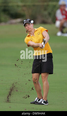 Nov 20, 2005; Palm Beach, FL, USA; Annika Sorenstam hugs her competitor ...