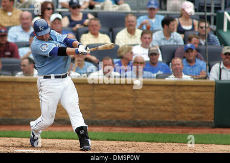 26 August 2009: Kansas City Royals first baseman Billy Butler catches ...