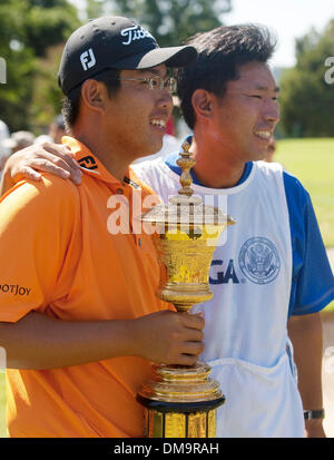Aug 30, 2009 - Tulsa, Oklahoma, USA - BYEONG-HUN AN holds the Havemeyer ...