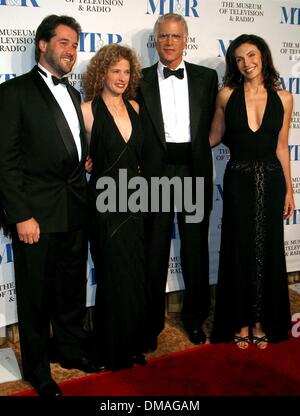 Mary Steenburgen and her husband Ted Danson pose at the premiere of the ...