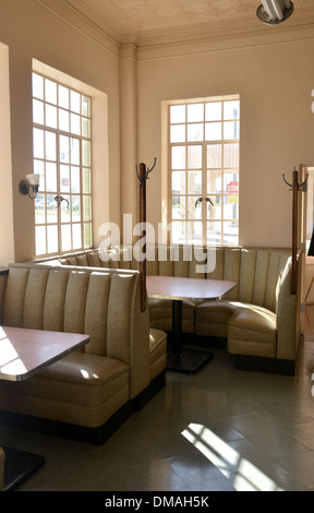 Inside the U Drop Inn Cafe, 1940s Diner Shamrock Texas. Route 66 Art ...