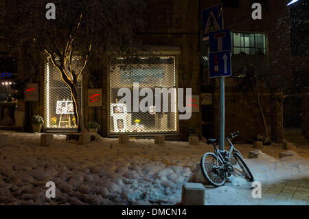 Jerusalem, Israel. 13th December 2013. Massive overnight snowfall ...