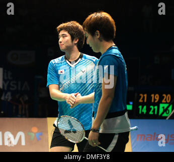 South Korea's Lee Dae-sung, center, shoots against China's Sun Minghui ...