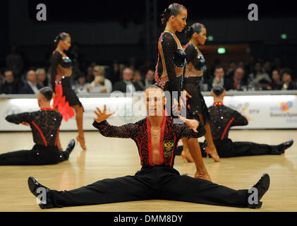 Bremen, Germany. 14th Dec, 2013. The German dance formation TSZ Aachen ...