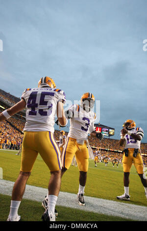 LSU safety Chad Jones (3) celebrates with his LSU teammates during the ...