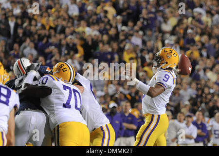 LSU quarterback, Jordan Jefferson, throws a touchdown pass during ...