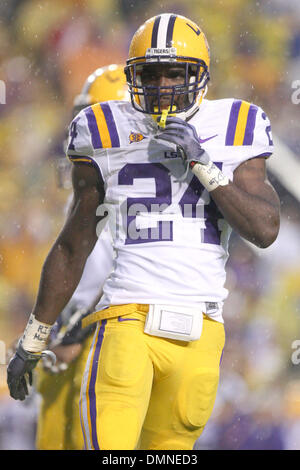BATON ROUGE, LA - SEPTEMBER 23: Arkansas Razorbacks offensive lineman ...