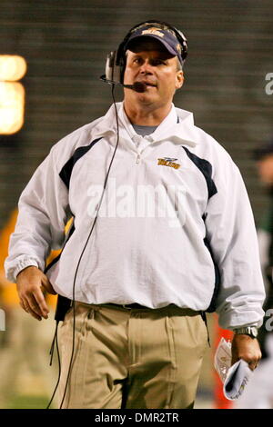 Illinois head coach Tim Beckman instructs his team as they play against ...