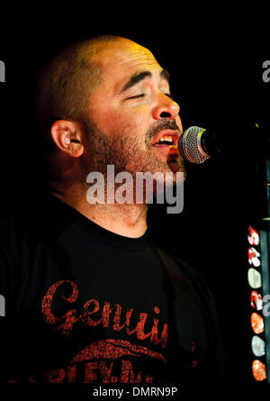 ENT: SEPT 22 Staind lead vocalist Aaron Lewis during their concert in ...