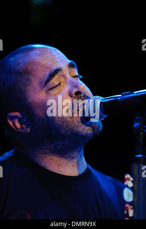ENT: SEPT 22 Staind lead vocalist Aaron Lewis during their concert in ...