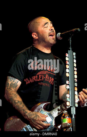 ENT: SEPT 22 Staind lead vocalist Aaron Lewis during their concert in ...