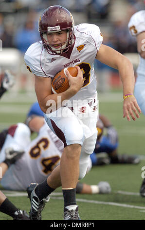 Quarterback Dan Lefevour of Central Michigan works out during their ...