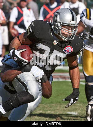 Oakland Raiders Justin Fargas (25) leaps up for a touchdown in the ...