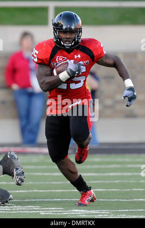 Texas Tech RB Baron Batch (25) burst up the middle in the first half ...