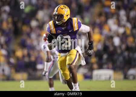 LSU safety Chad Jones (3) runs down the field to cover a punt during ...