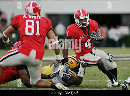 Georgia running back Caleb King (4) breaks away on a long run for a ...