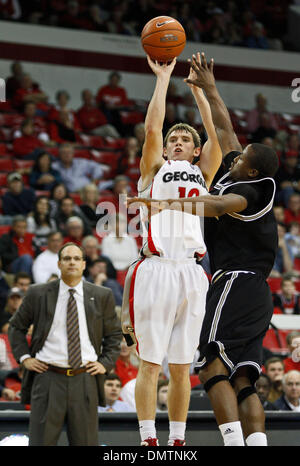 Georgia guard Ricky McPhee (10) goes for a layup on Tennessee forward ...