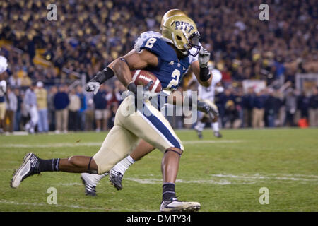 14 November 2009: Pitt Panthers Nate Byham (80) and Jonathan Baldwin ...