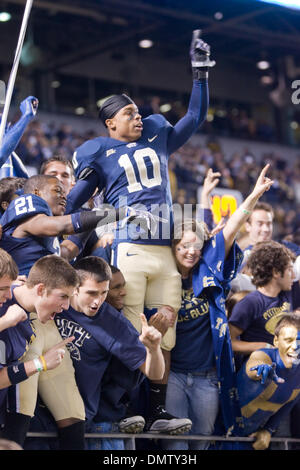 14 November 2009: Pitt Panthers Nate Byham (80) and Jonathan Baldwin ...
