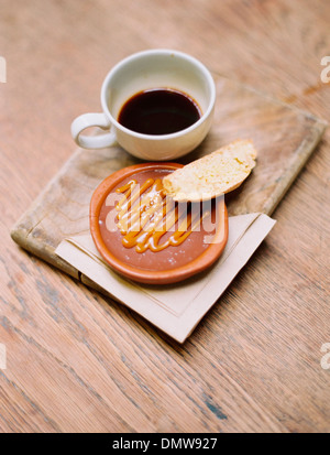 Honey and slice of bread Stock Photo - Alamy