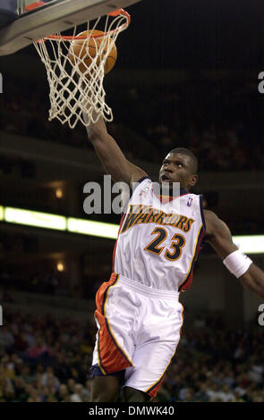 Nov 20, 2001; Oakland, CA, USA; Jason Richardson dunks in Nov. 20, 2001 ...