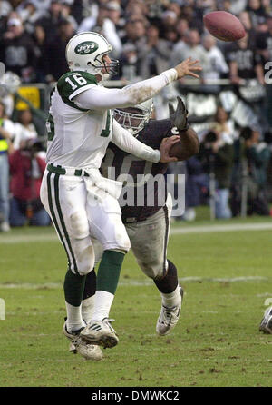 Jan 06, 2002; Oakland, CA, USA; Oakland Raiders quarterback Rich Gannon ...