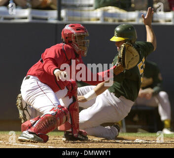 Mar 03, 2002; Tempe, AZ, USA; Oakland Athletic Ramon Hernandez gets ...