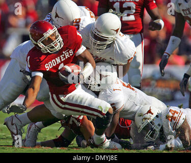 DALLAS, TX - OCTOBER 07: Texas Longhorns offensive lineman Connor ...