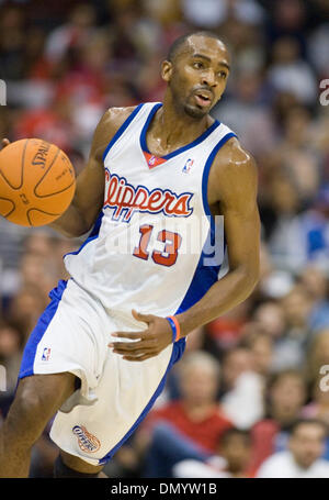 Los Angeles Clippers' Quinton Ross dunks against the Phoenix Suns ...