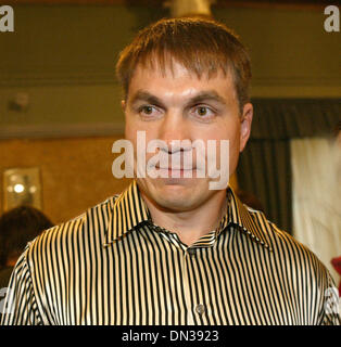 Oleg Maskaev - russian heavy weight boxer arrived to Moscow prior his ...