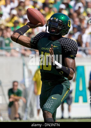 Sep 02, 2006; Eugene, OR, USA; Stanford University quarterback TRENT ...