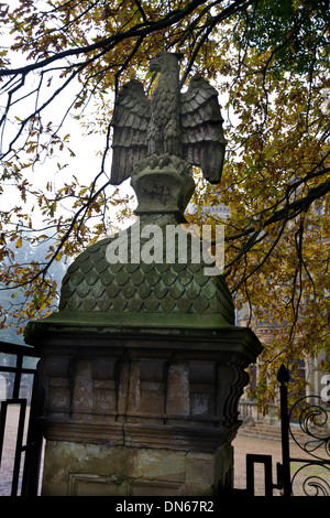 Eagle statues atop of entrance gate posts to country houses Stock Photo ...