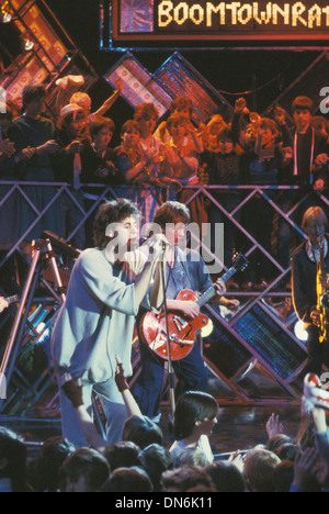 BOOMTOWN RATS UK rock group about 1984 with Bob Geldof seated centre ...