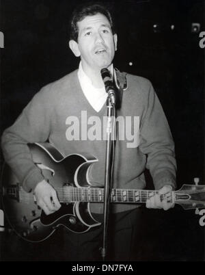 Aug. 19, 1964 - Paris, France - Singer TRINI LOPEZ posing for a ...